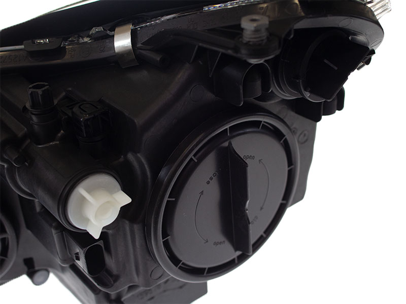 Hella 2198204261, 008821061 Headlight Assembly; Right - Mercedes ...