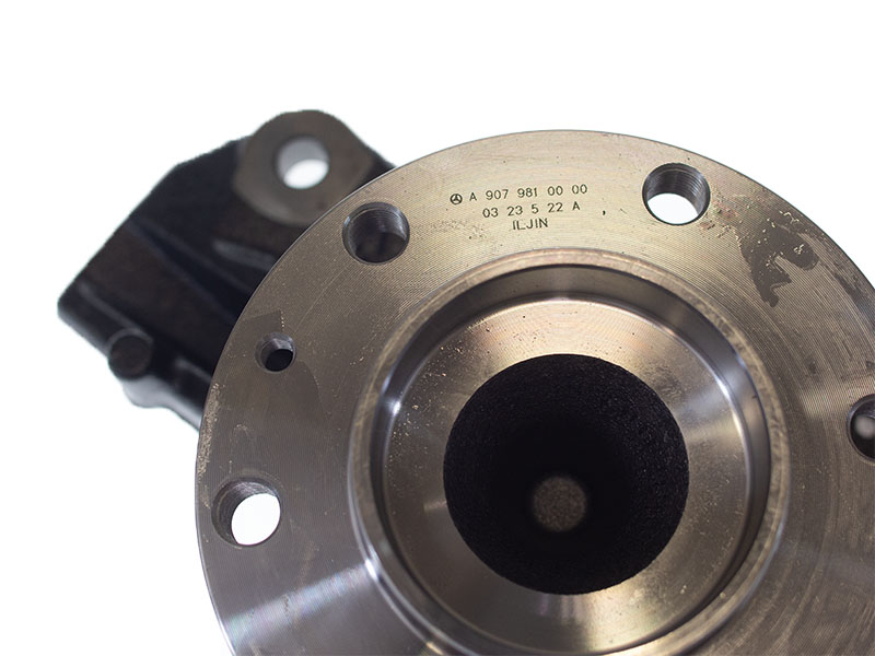 Genuine Mercedes 9063304220, A9063304220 Steering Knuckle; With Wheel ...